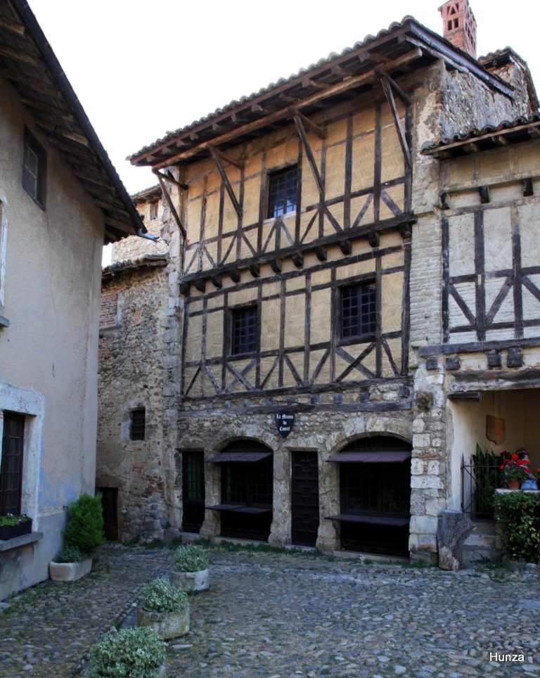 Visiter Pérouges : incontournables du village médiéval