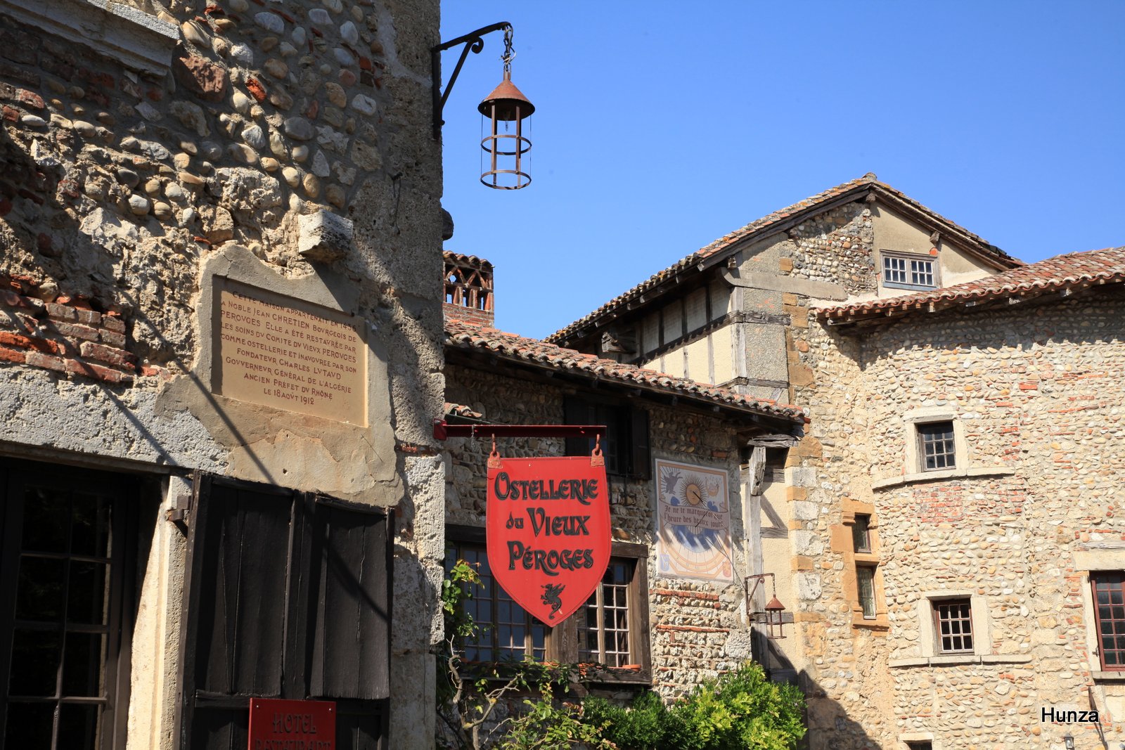 Visiter Pérouges : incontournables du village médiéval